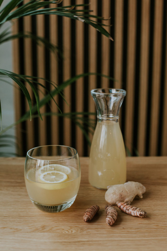 Ingwer-Zitronen-Wasser zum Abnehmen - natürlich und lecker